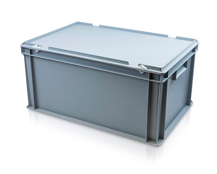 Large plastic container with lid store